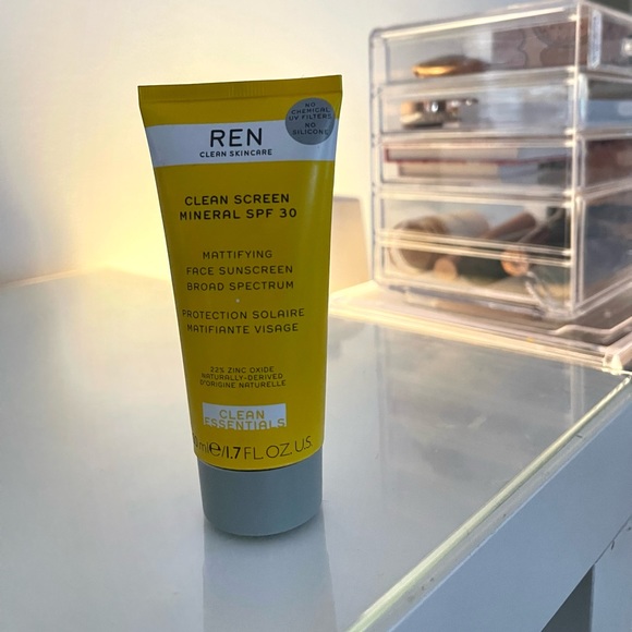 Sephora | Skincare | Ren Matte Sunscreen | Poshmark
